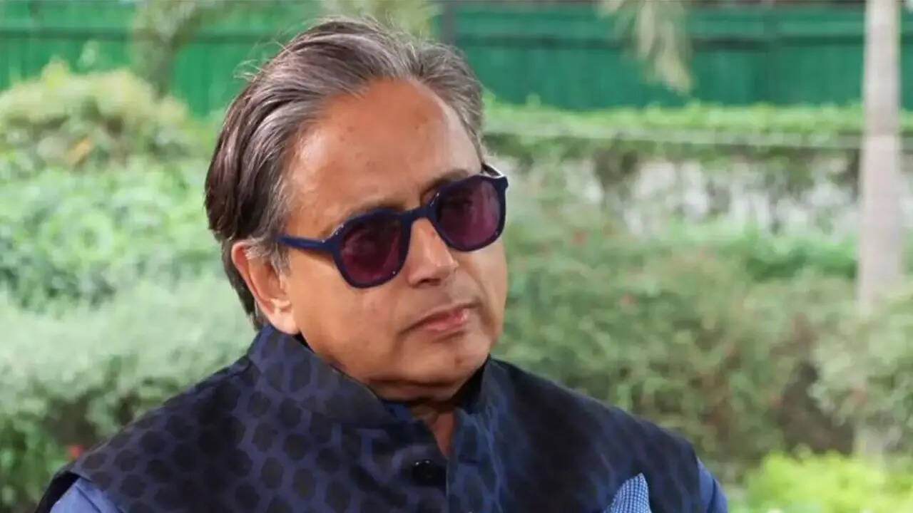 Shashi Tharoor questions full rendition of Vande Mataram at official ...