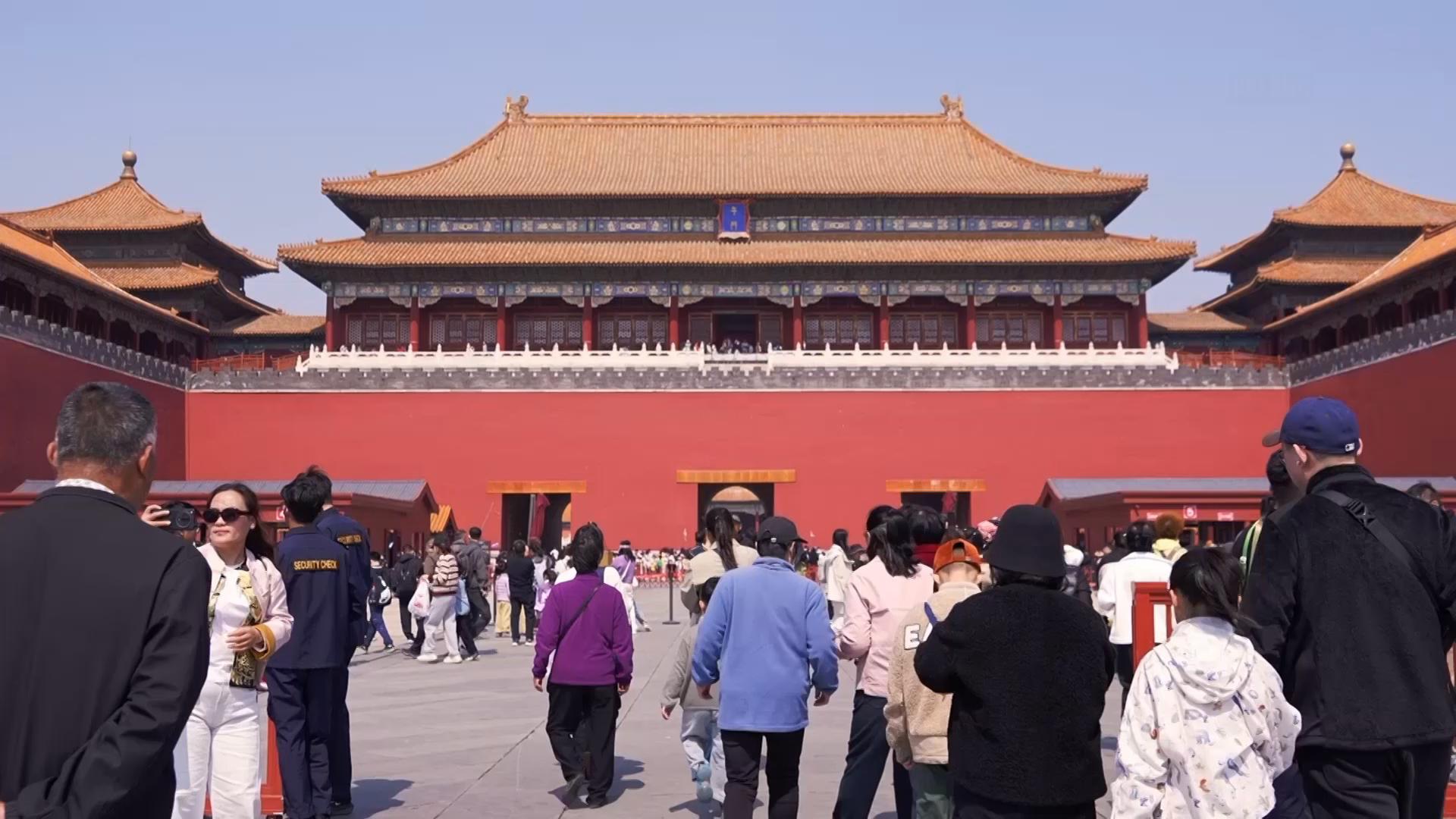 The Chinese empress dress trend soaring in Beijing