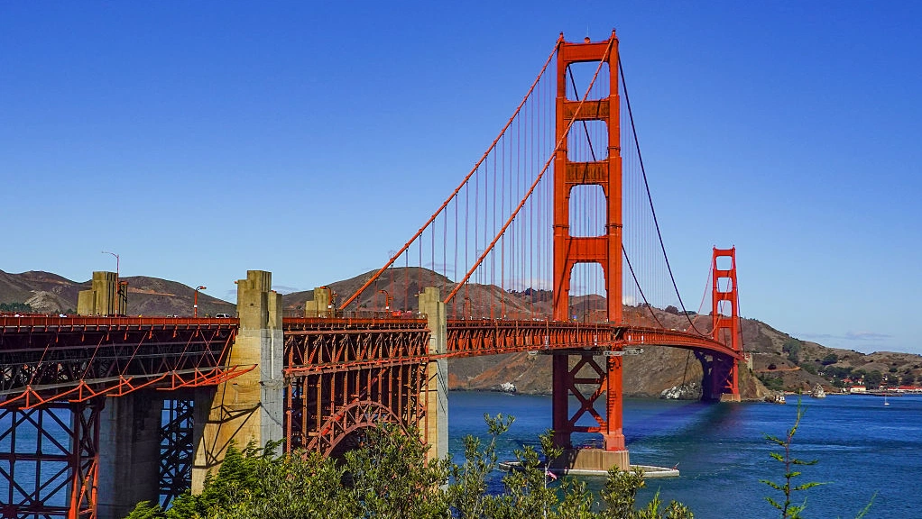 15 unique landmarks across the United States