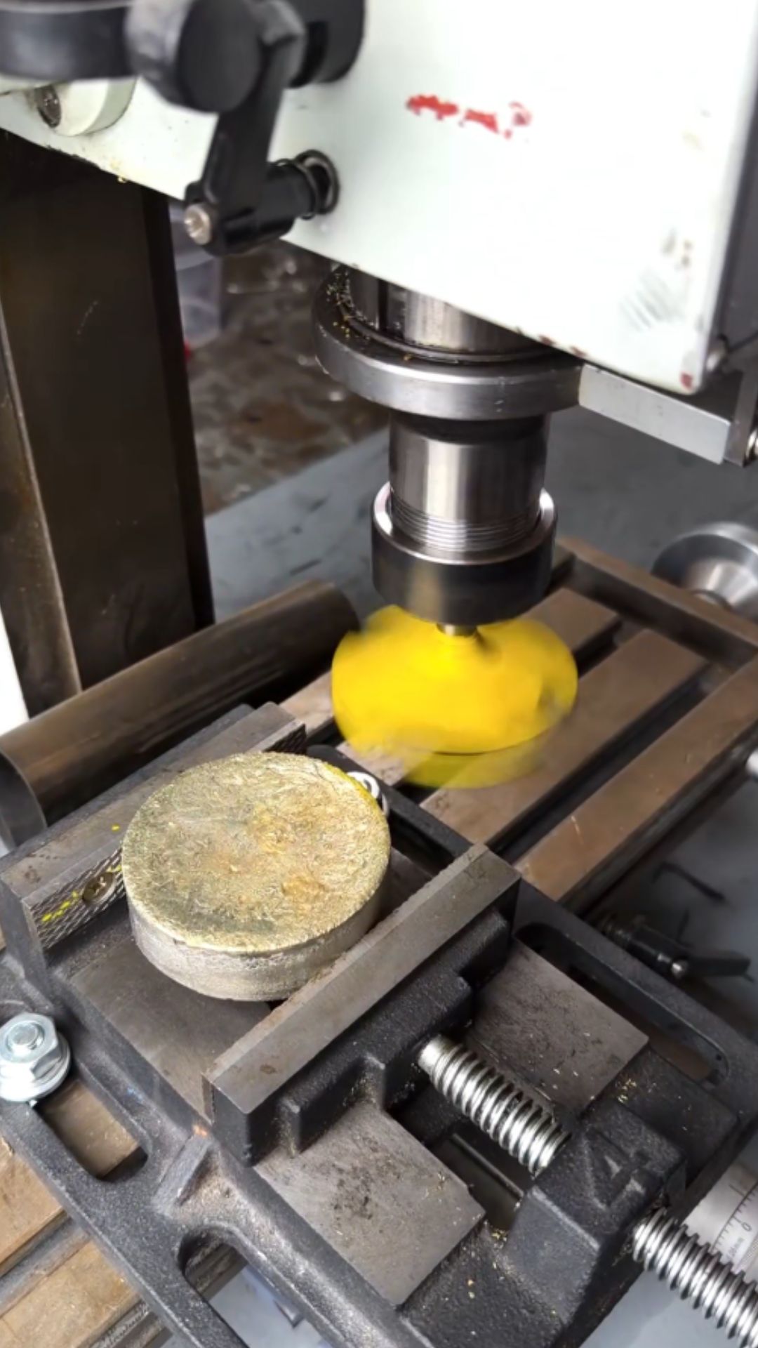 I made a mold of her belly button: the unexpected result