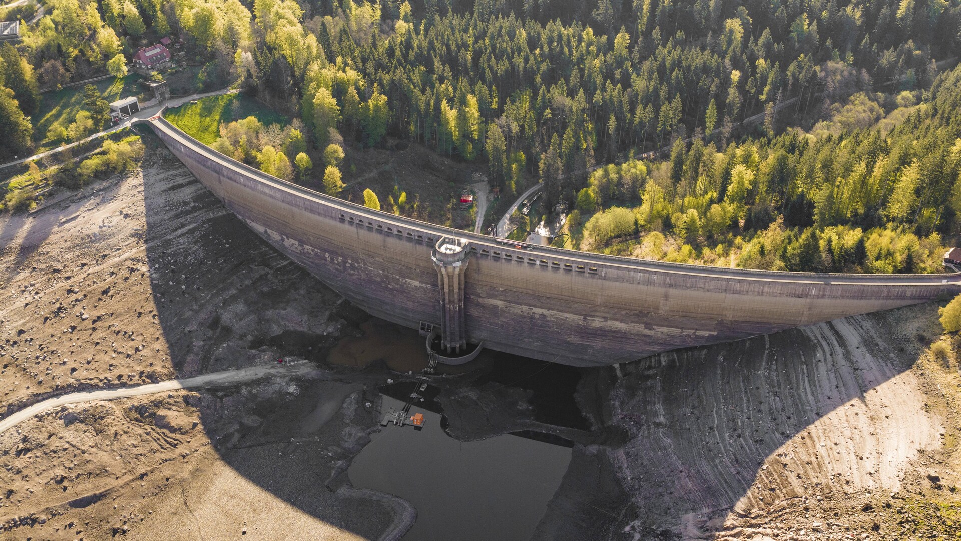 „Lassen Fluss sterben”: Europa reißt Hunderte alter Staudämme im ...