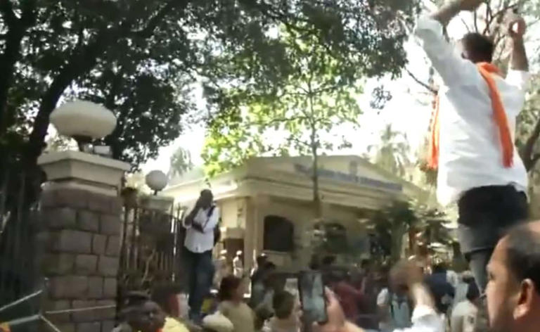 Telangana teen dies by suicide, bandh called over 'love jihad'