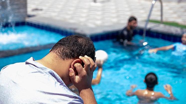 Deniz ve havuz sonrası bu belirtilere dikkat! Yüzücü kulağı nedir?