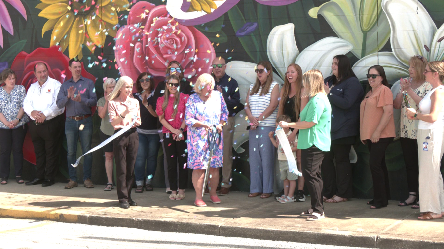 Carthage in Bloom mural unveiled in ribbon-cutting