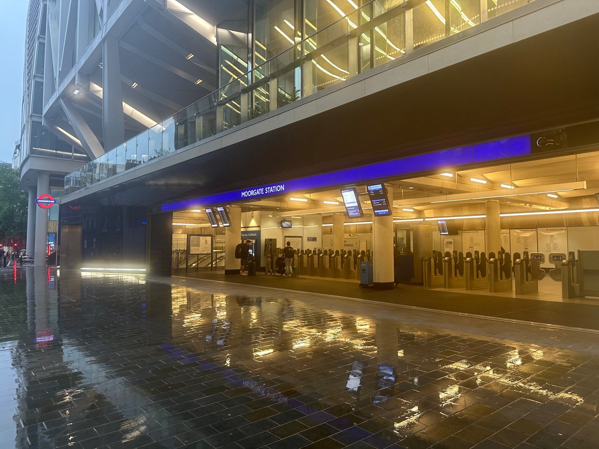 Heavy rain drenches London with thunder forecast as temperatures drop