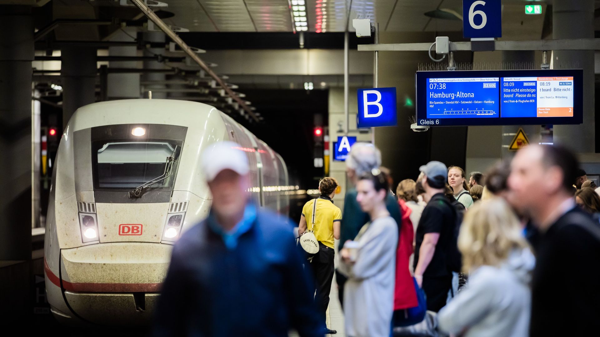 Deutsche Bahn: Fernverkehrszüge im Mai wieder unpünktlicher
