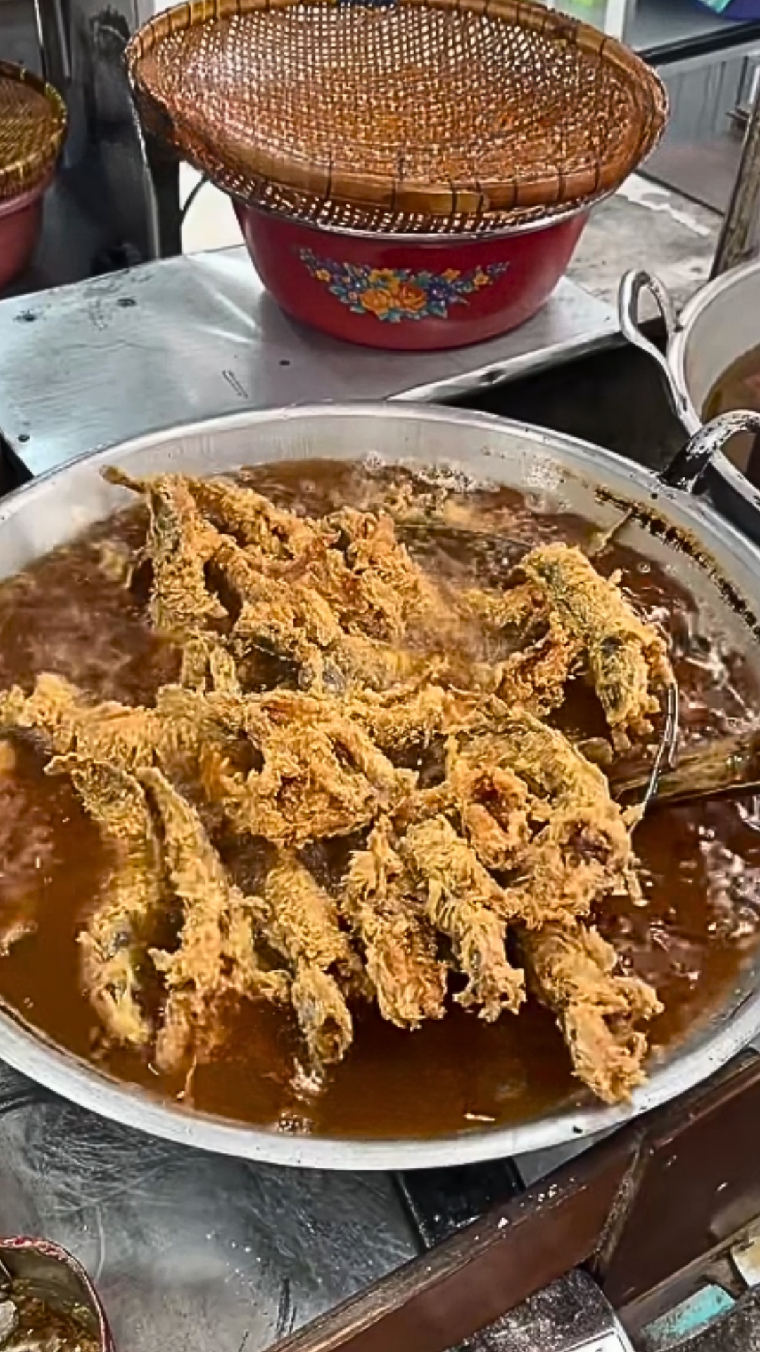 Lele goreng tepung viral dekat Graha Raya