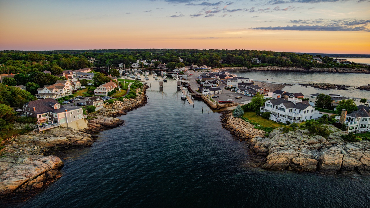 This tiny Maine town has 3.5 miles of beach, cliff walks, and Broadway ...