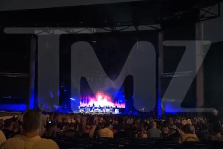 Black Crowes singer Chris Robinson booed after mocking Florida fans ...