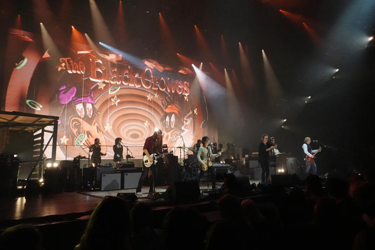 Black Crowes singer Chris Robinson booed after mocking Florida fans ...