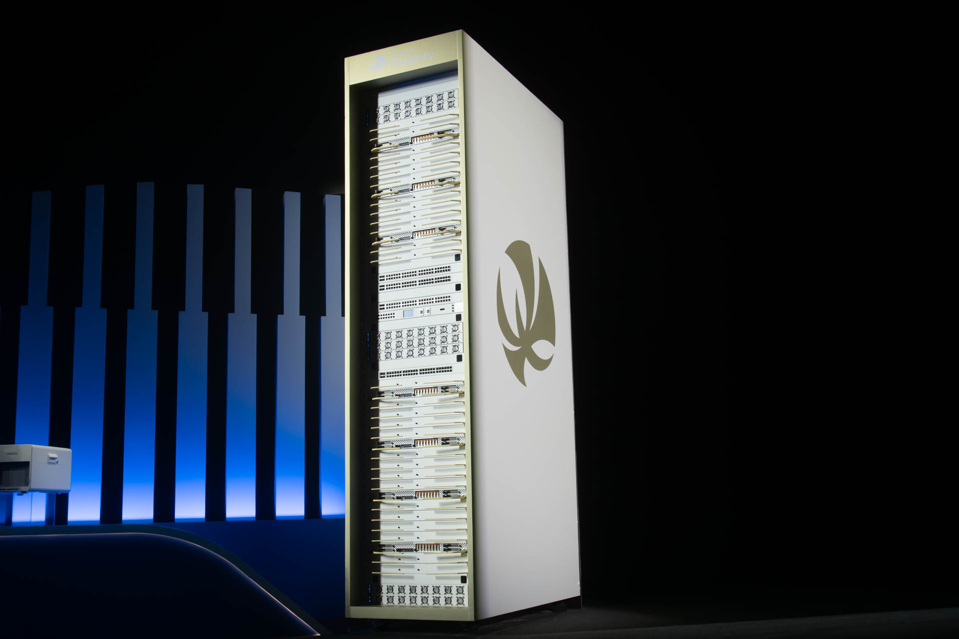 Qualcommがデータセンター向け新ブランド「Dragonfly」を公開、AI時代のインフラを一新する注目の新製品