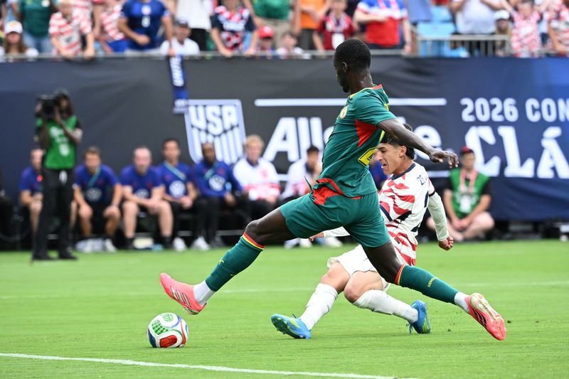 Soccer - Senegal drop defenders Mbow, Camara to finalise World Cup squad