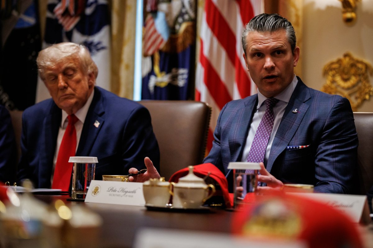 Appeals court blocks Trump from expelling transgender troops