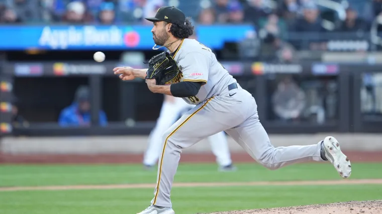 Pirates trade struggling veteran reliever to Twins