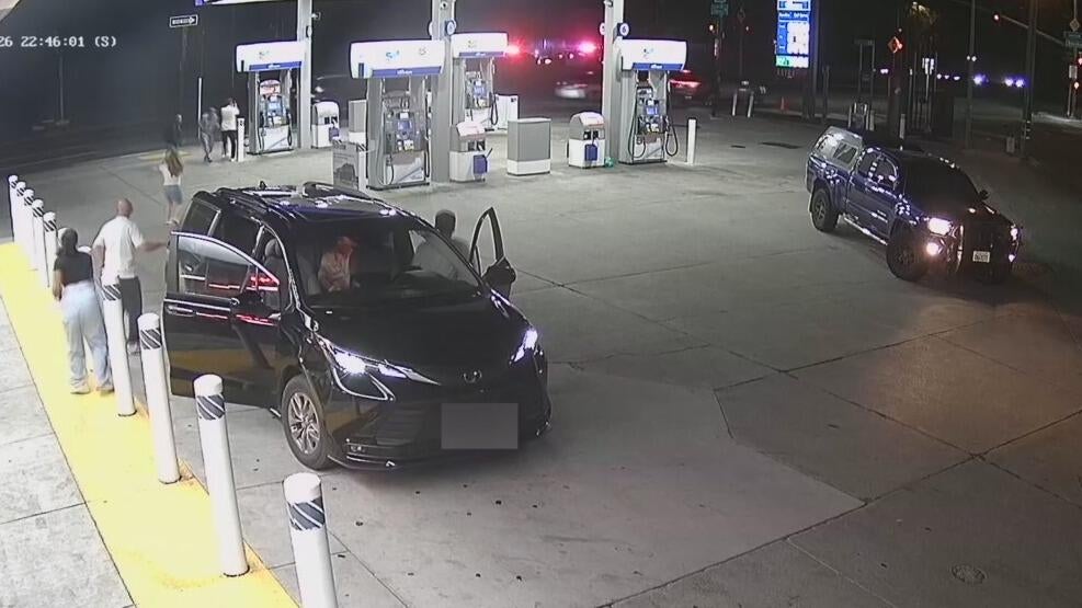 San Francisco police officer hospitalized after chase of robbery ...