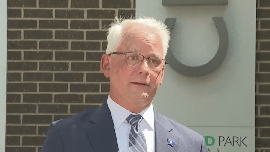 Overland Park mayor holds press conference after governor candidacy ...
