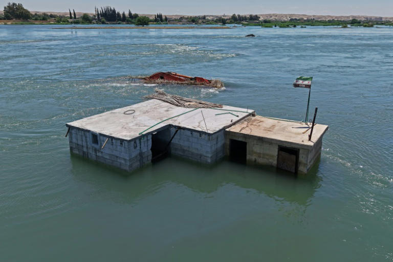 Euphrates flood deprives east Syria farmers from crops