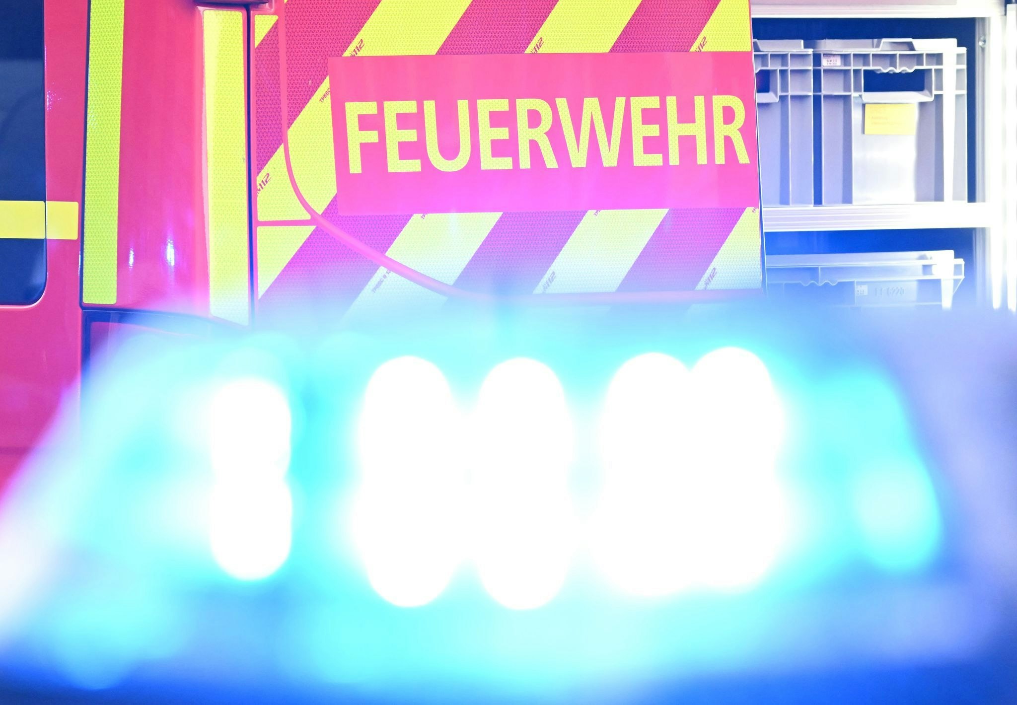 Knall weckt Anwohner: Drei Autos in Bad Godesberg in Flammen, Kripo ...