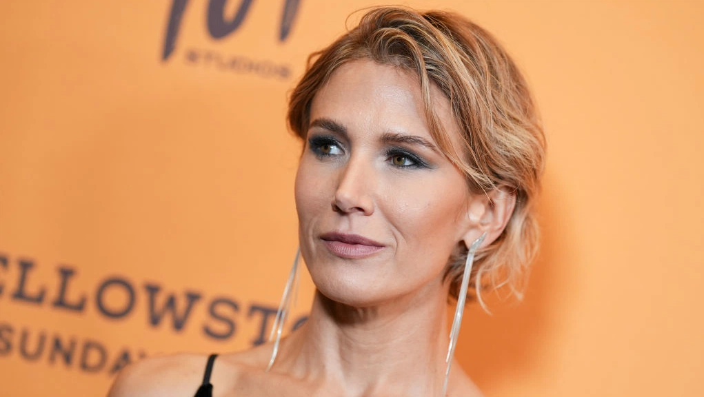 Jen Landon stuns off-screen with style and candor