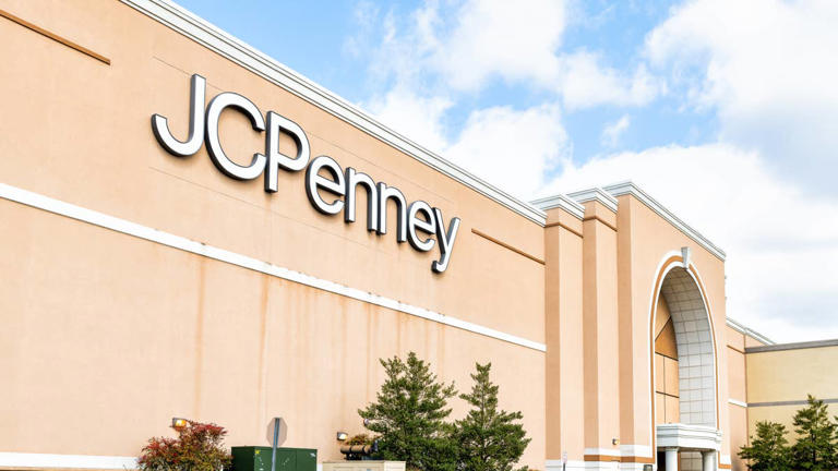 Get Clarks Cloudsteppers flip-flops for $34 at JCPenney — 16 colors ...