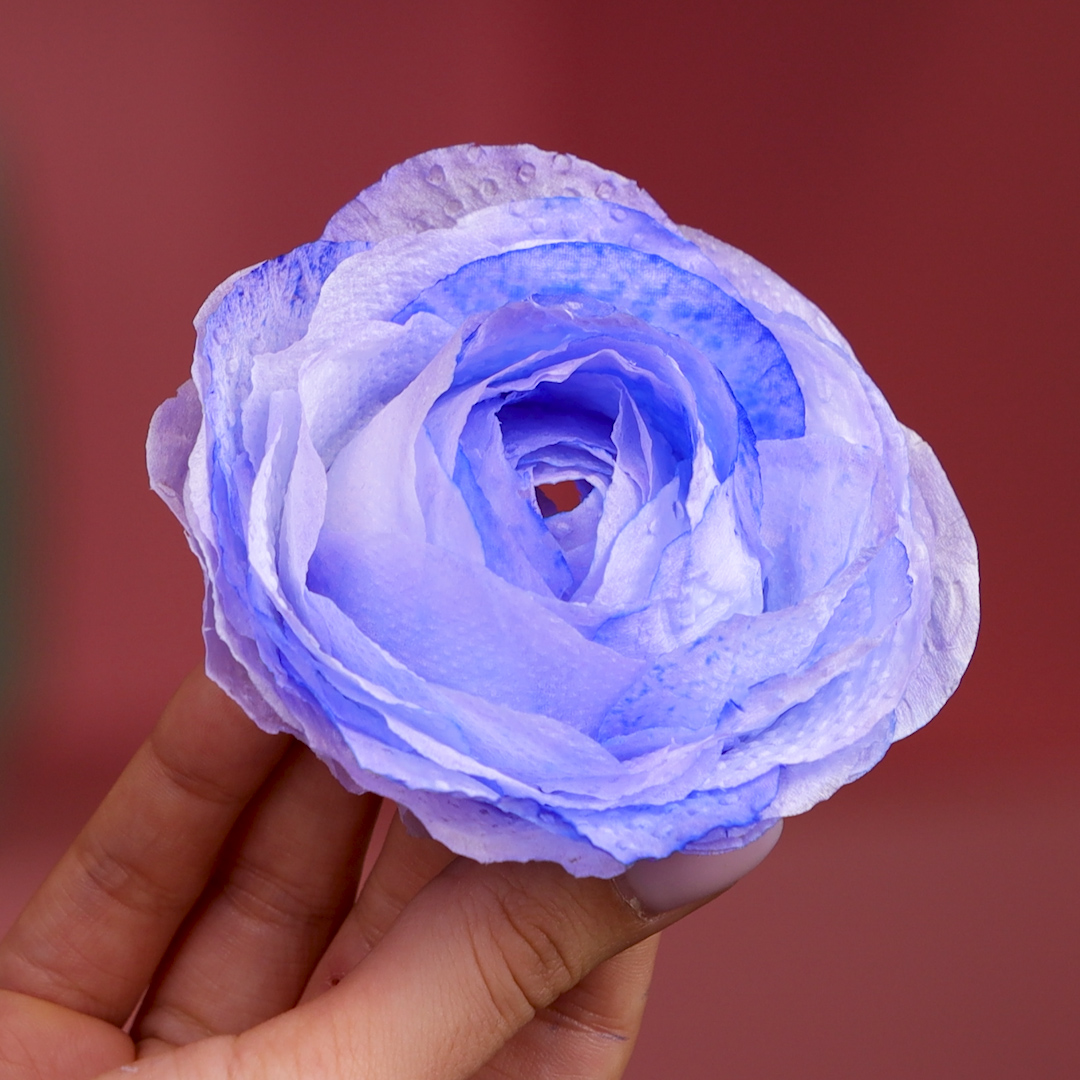 Crie uma linda flor com toalhas de papel! 🌼