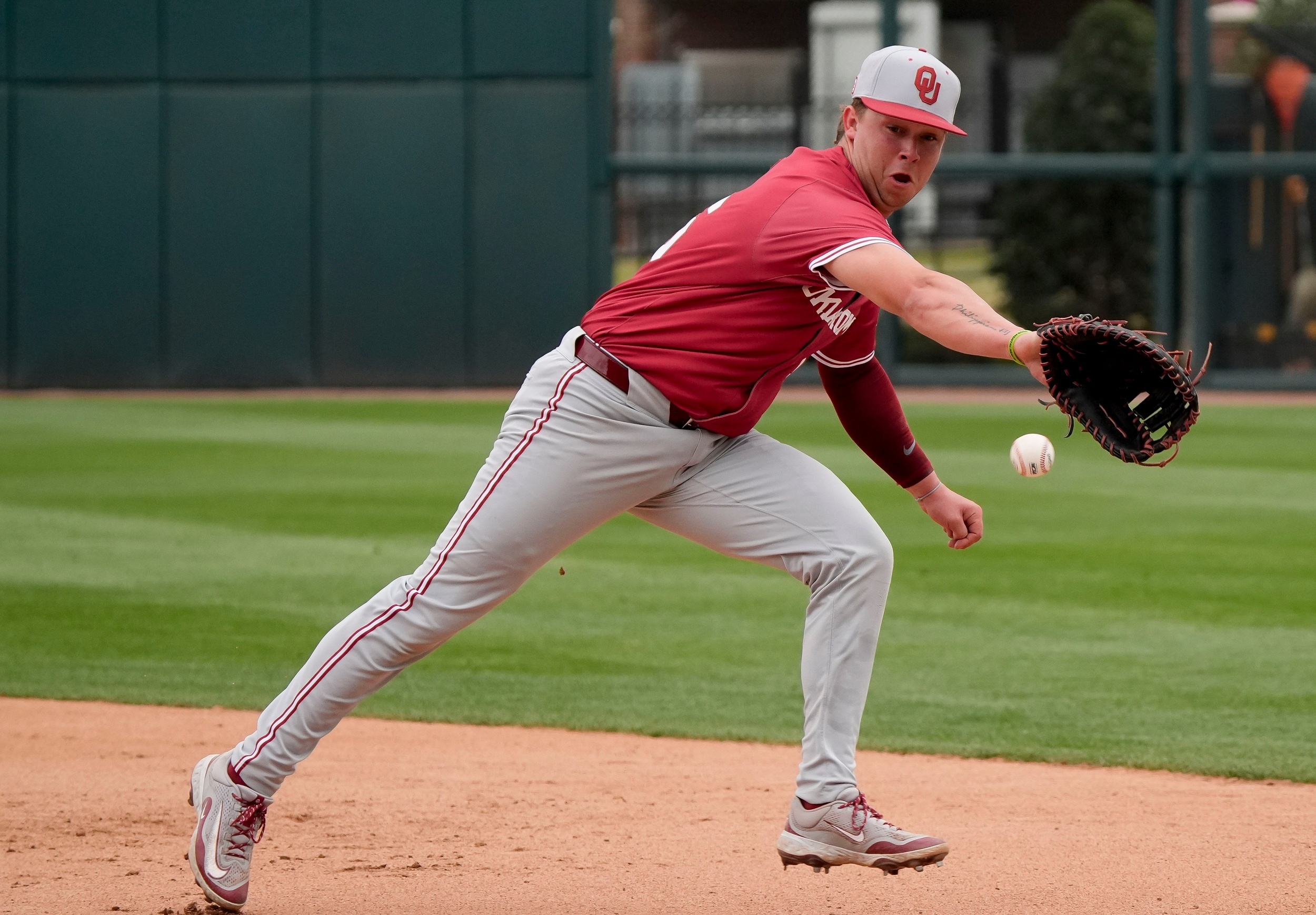 Oklahoma player brutally fouls a ball off his own nuts