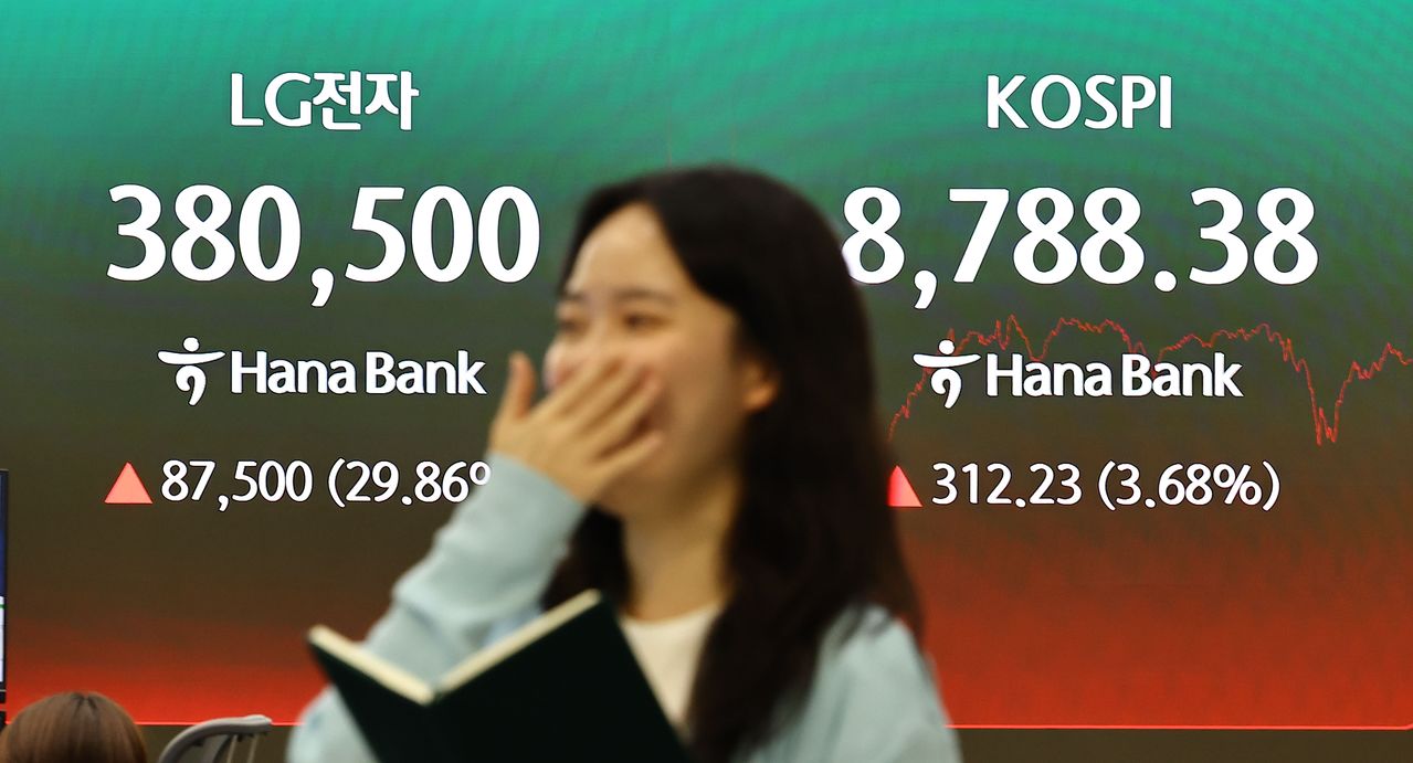 ‘9000피’ 턱밑까지 온 코스피, 상승 출발…8900선 돌파