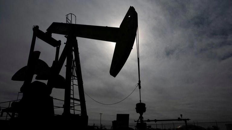 Crude oil prices continue to rise amid ongoing US-Iran talks; Brent ...