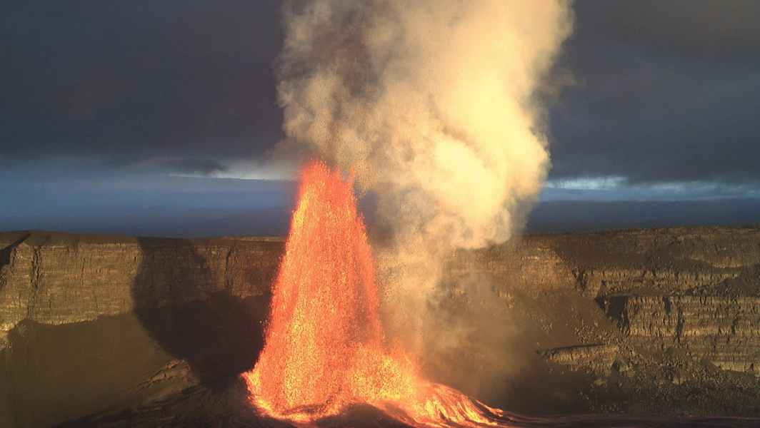 Kilauea sets eruption record with hours-long lava display