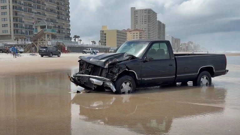 Florida beach toll booth worker killed after driver rams structure ...