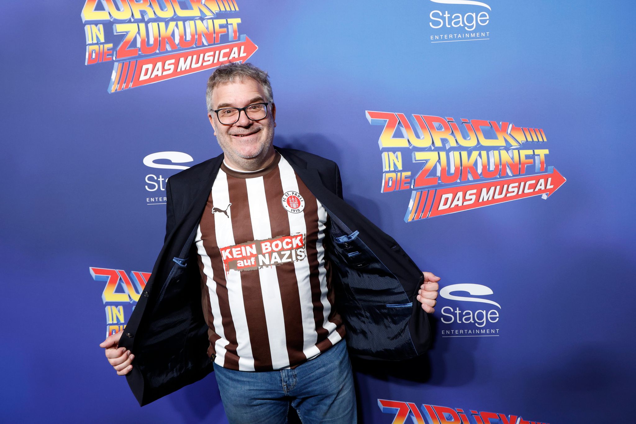 Elton spielt Schulleiter in Musical «Zurück in die Zukunft»