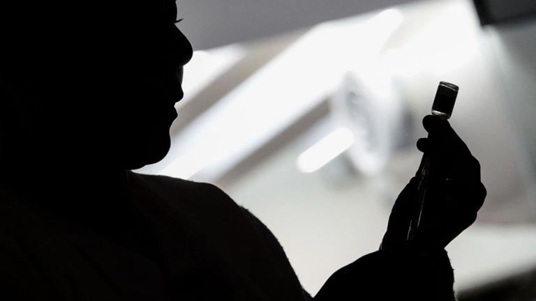 Vacuna contra el melanoma protege hasta cinco años: estudio