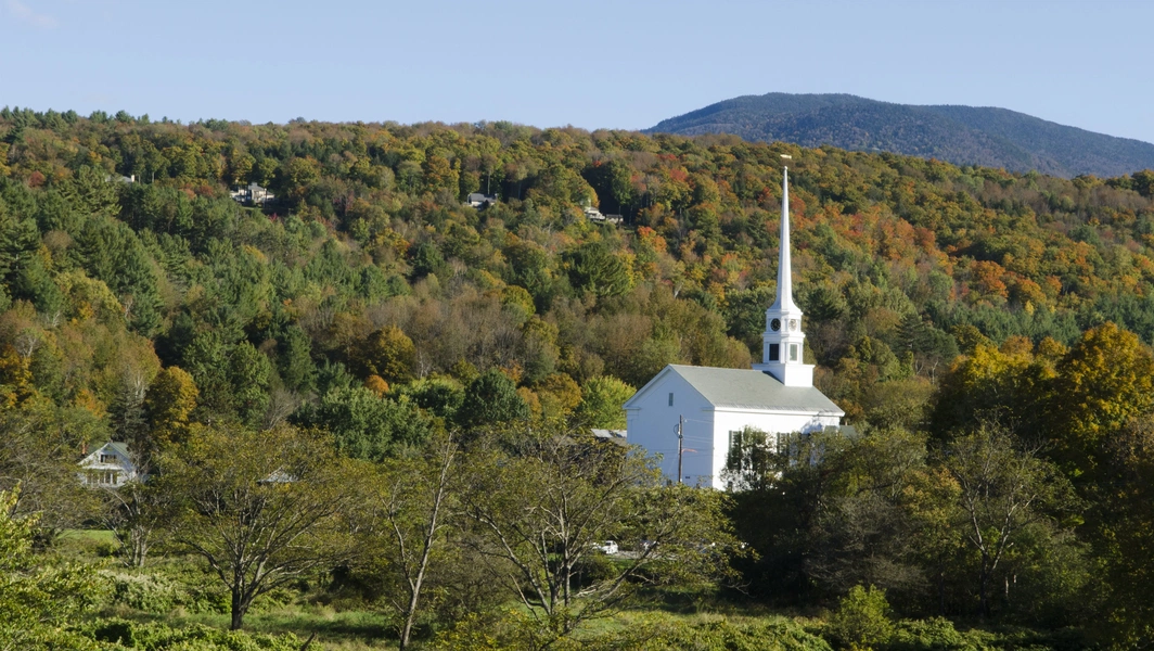 16 charming small towns across the United States