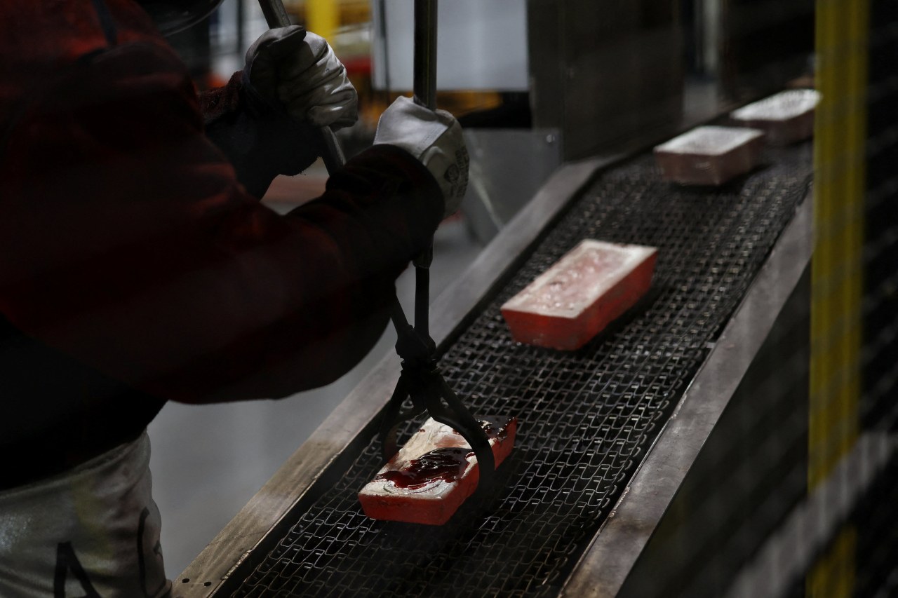 Activist Elliott builds over $716 million stake in Australian miner ...