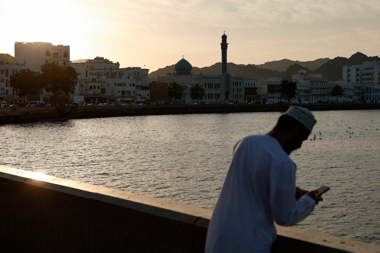 US presses neutral Oman to pick a side and cut ties with Iran