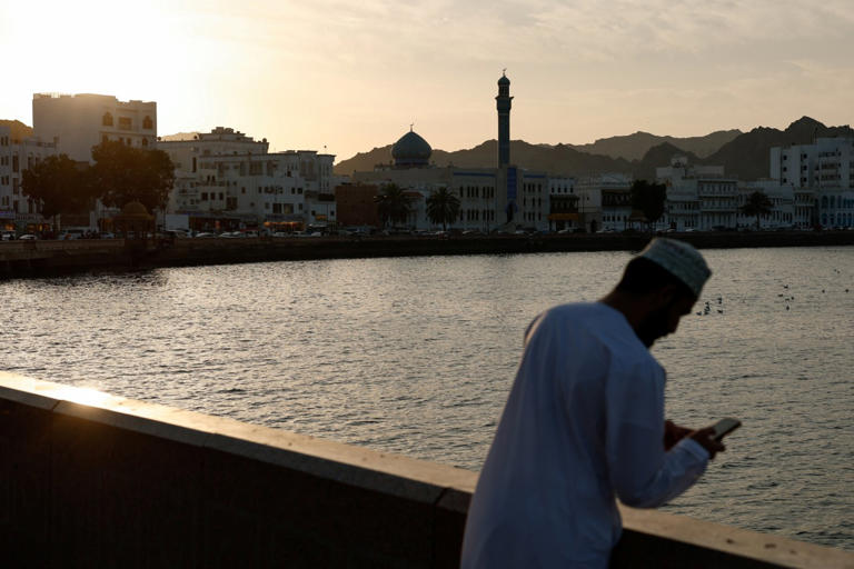 US presses neutral Oman to pick a side and cut ties with Iran