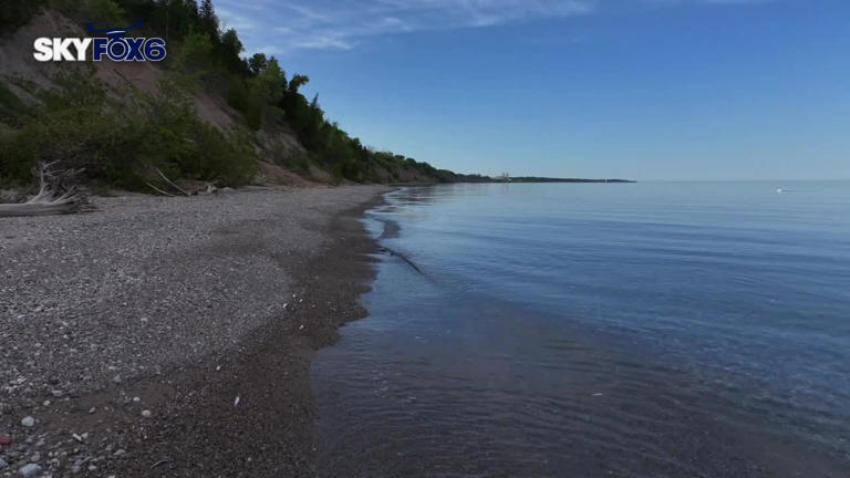 Lake Michigan beach access; Lion's Den Gorge hikers blocked