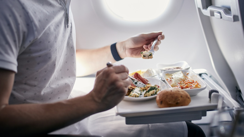 12 foods people wish you would stop eating on a flight