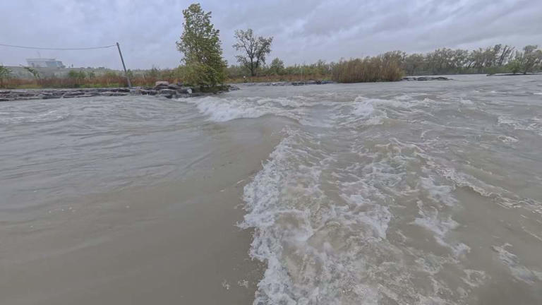 City of Calgary officials forecast river levels to peak by Tuesday