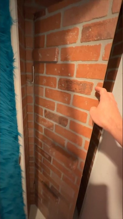 House has how many secret doors