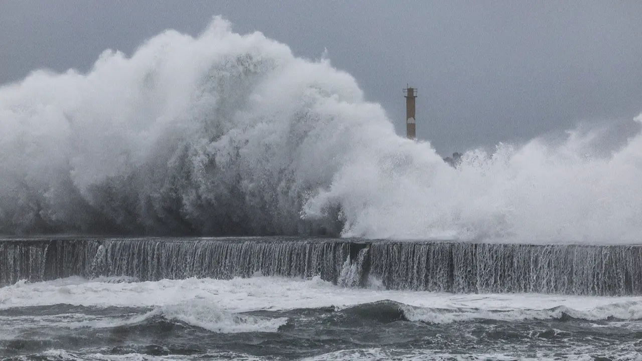 Typhoon Jangmi moves toward Japan's Kyushu after lashing Okinawa