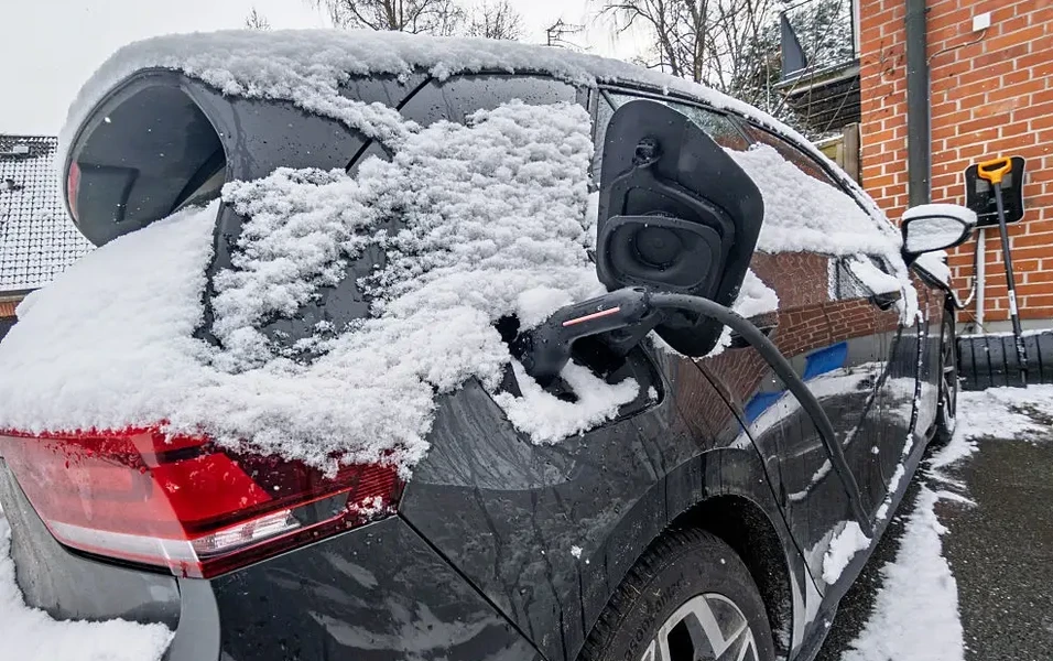 Cold weather fears still hinder Canada's EV adoption despite rising ...