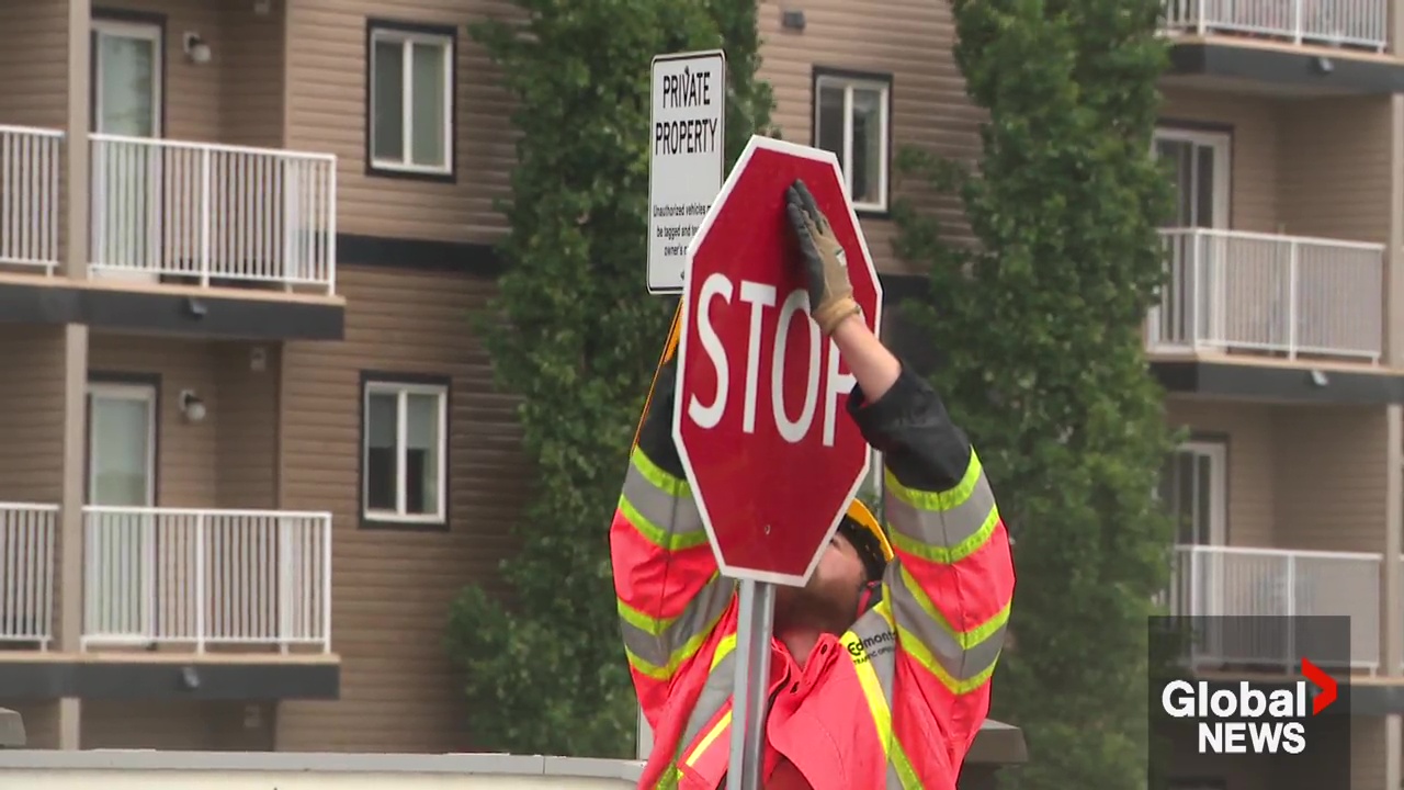 New stop sign removed after causing traffic chaos in Maple Crest