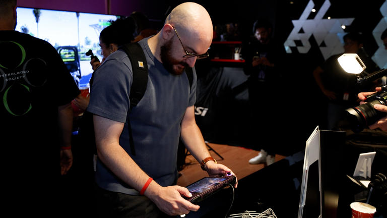 I played MSI's new Claw 8 EX AI+ at Computex. It won't be cheap, but it ...