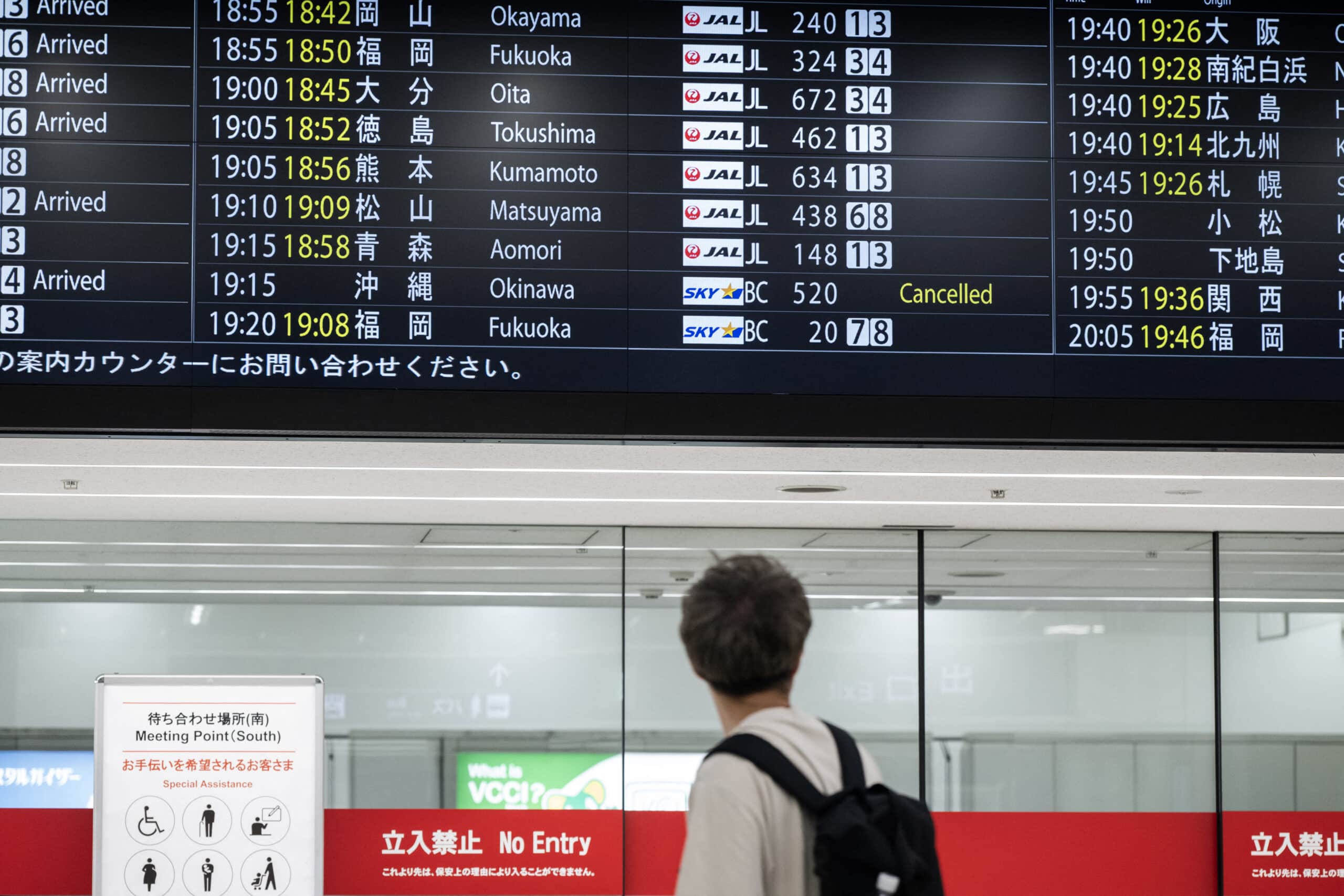 Tropical storm Jangmi injures 9 in Japan, thousands without power