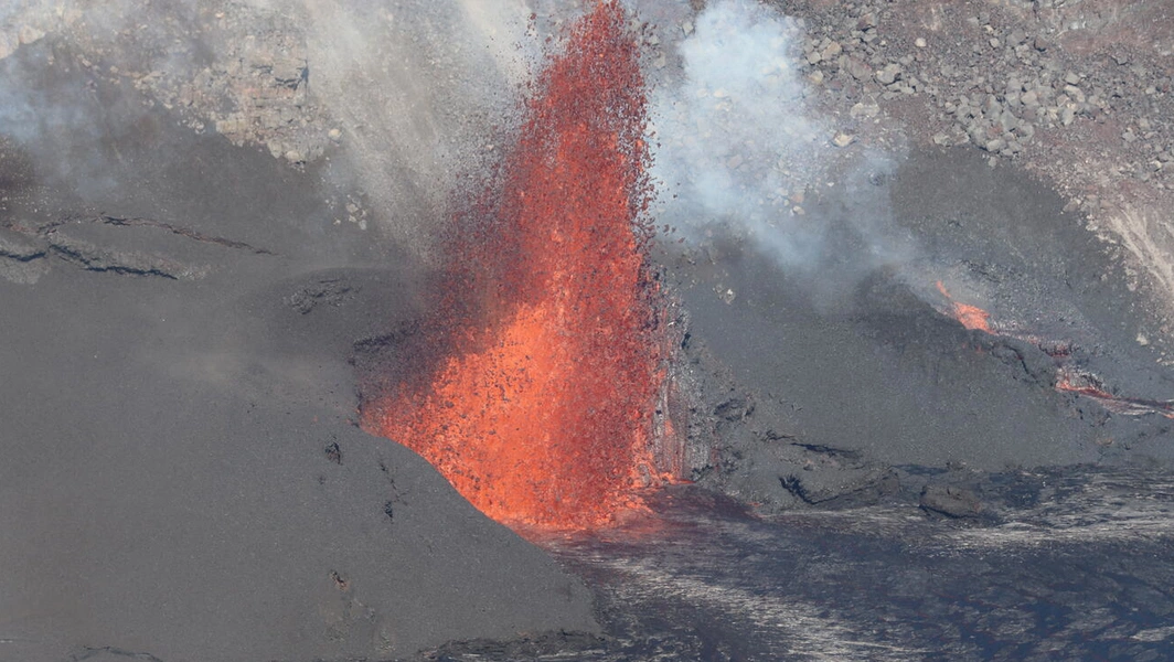 Kilauea sets eruption record with towering lava fountains