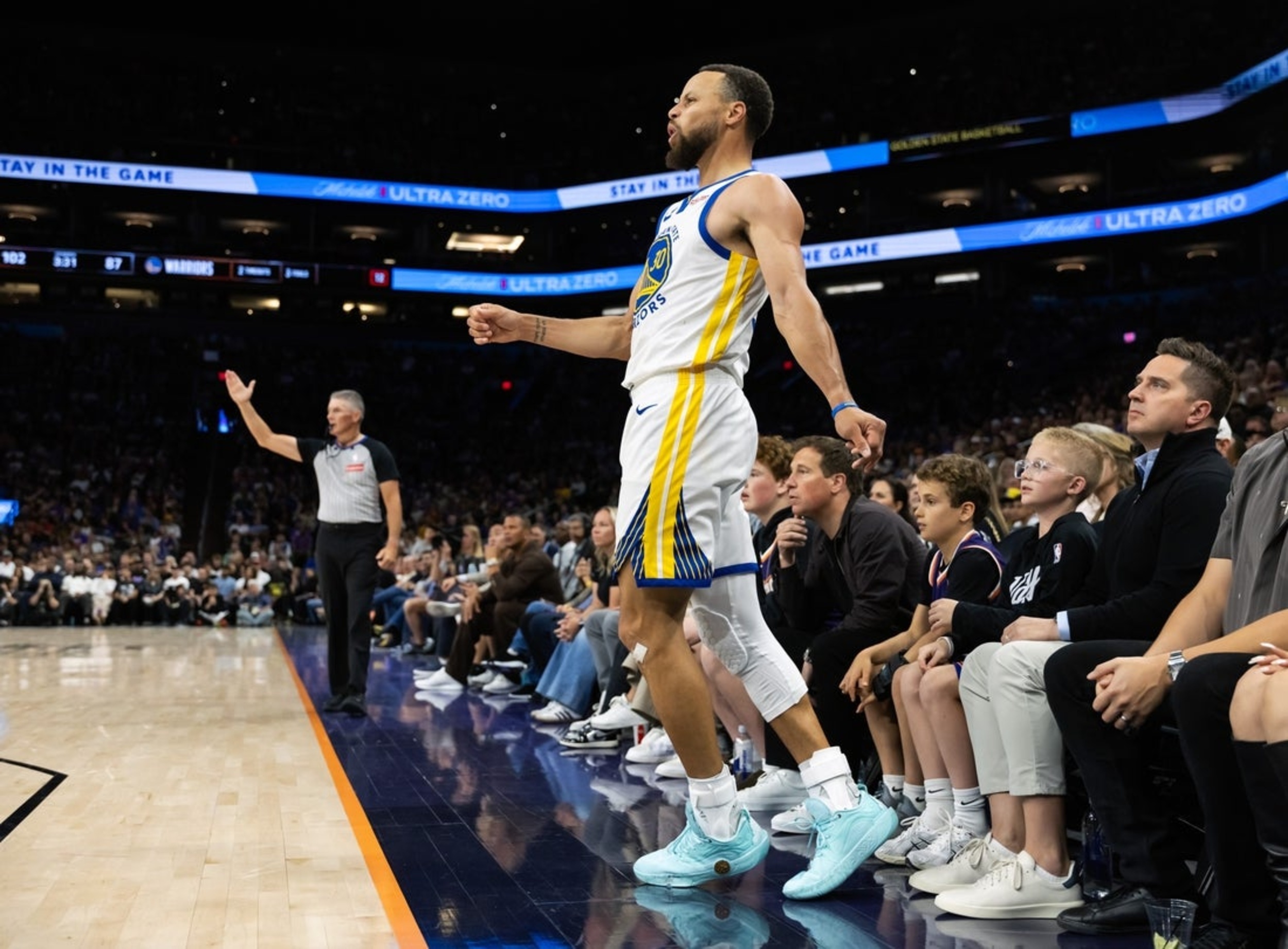 Stephen Curry chooses Li-Ning as sneaker, sportswear partner