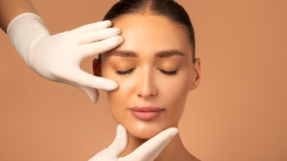Zvětšení prsou střídá přirozený facelift. Ideál krásy se proměňuje a ...