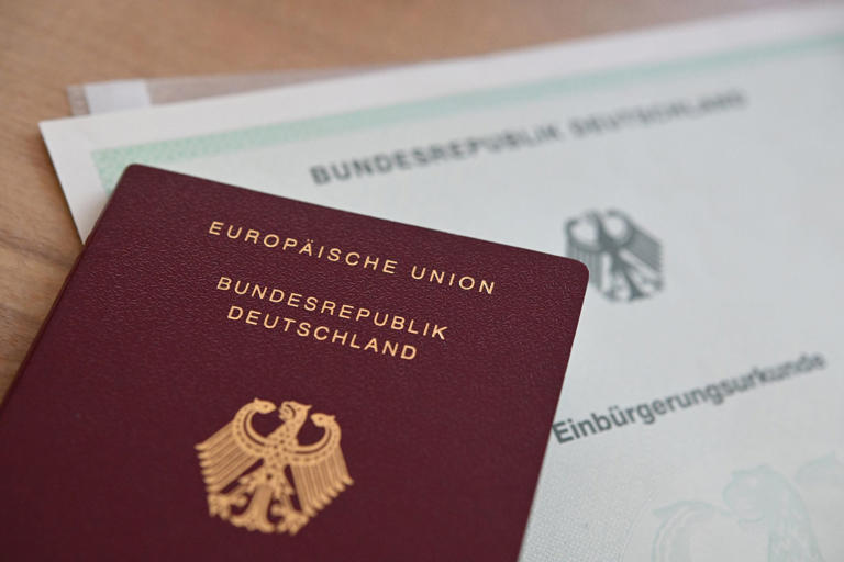 Survey: Most new German citizens keep original nationality