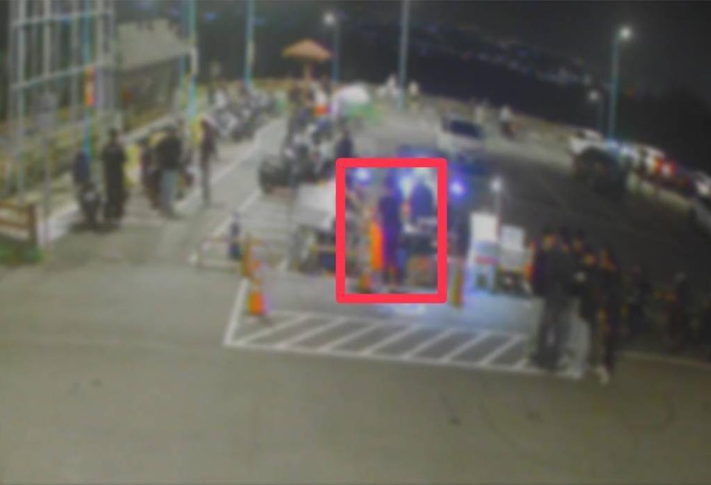前買香腸殺價不成爆口角! 蘆竹宮客人辱罵攤商